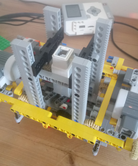 Automatic LEGO® Container Yard – Post 2: Lifting and moving – the Brick ...